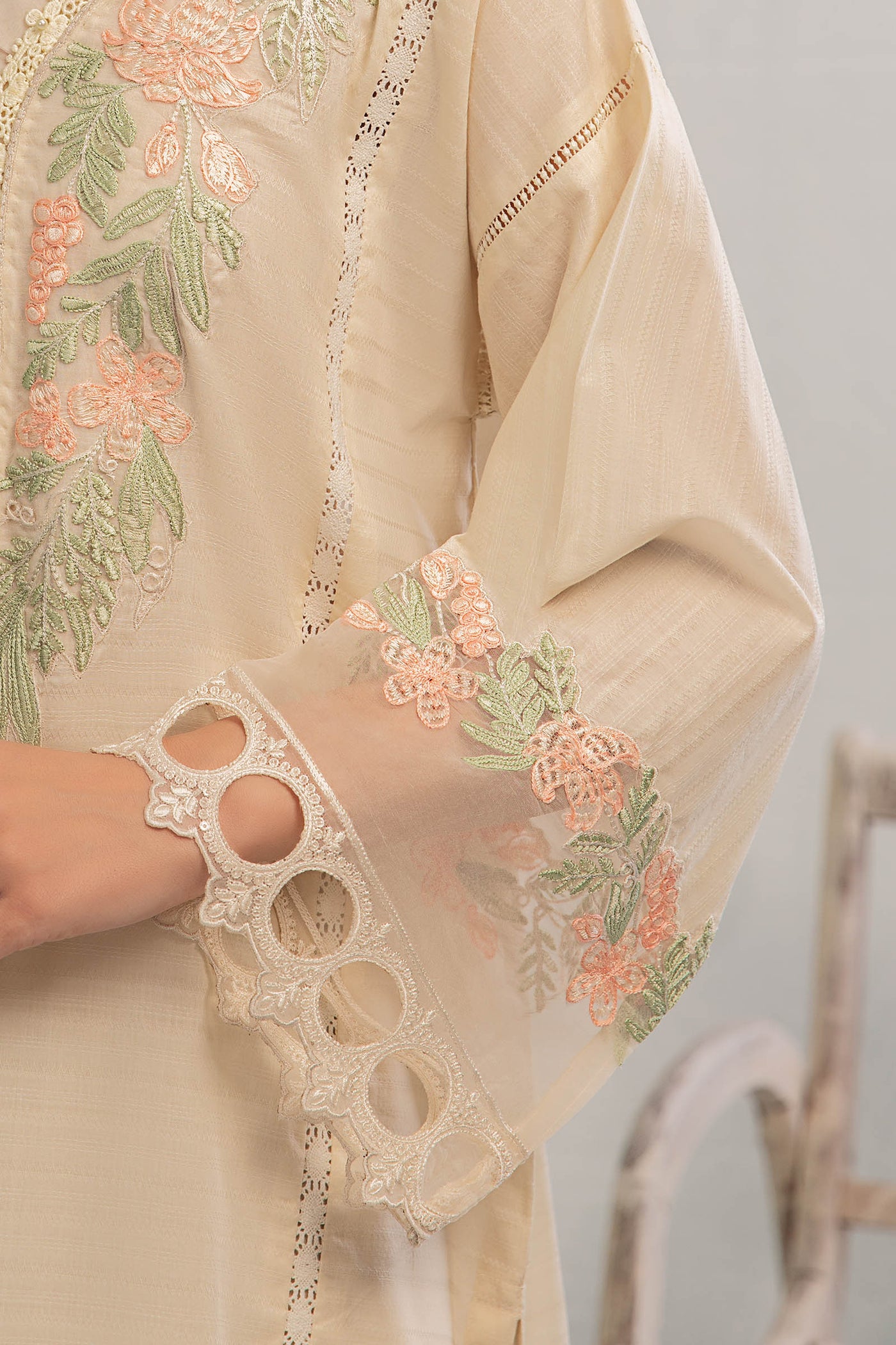 Suit Off White DW-EA23-97 – Maria.B. Designs (PK)