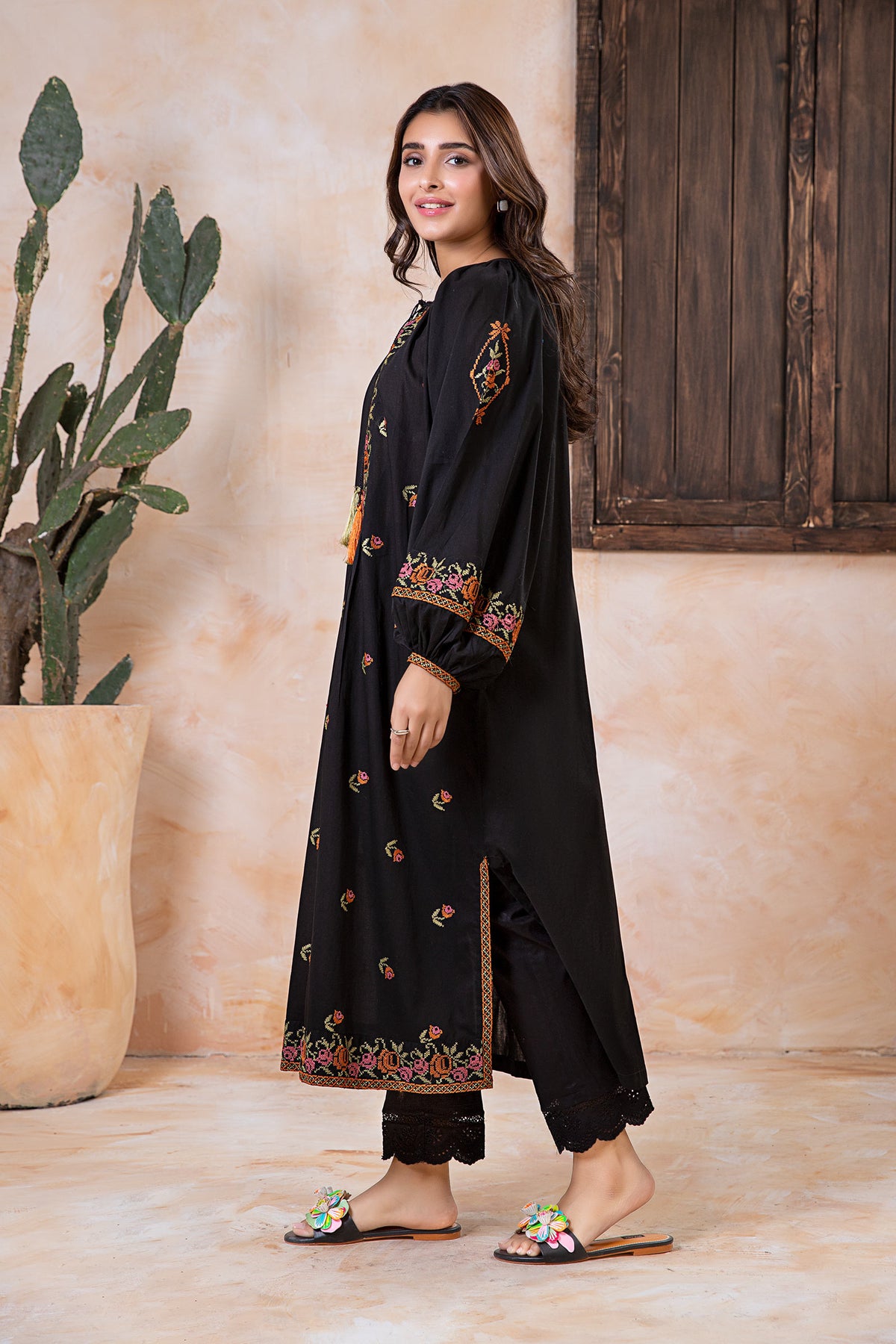 Embroidered Arabic Lawn Tunic | MB-EA24-41 – Maria.B. Designs (PK)